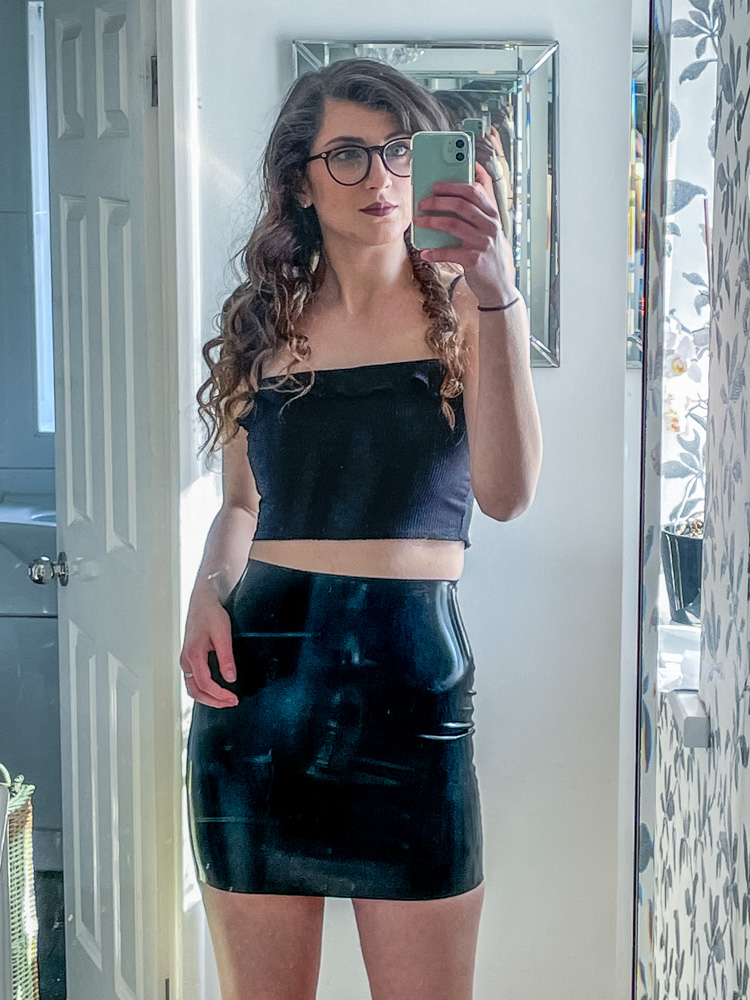 5 MUST SEE Ways to Style a Latex Skirt - Latex24/7